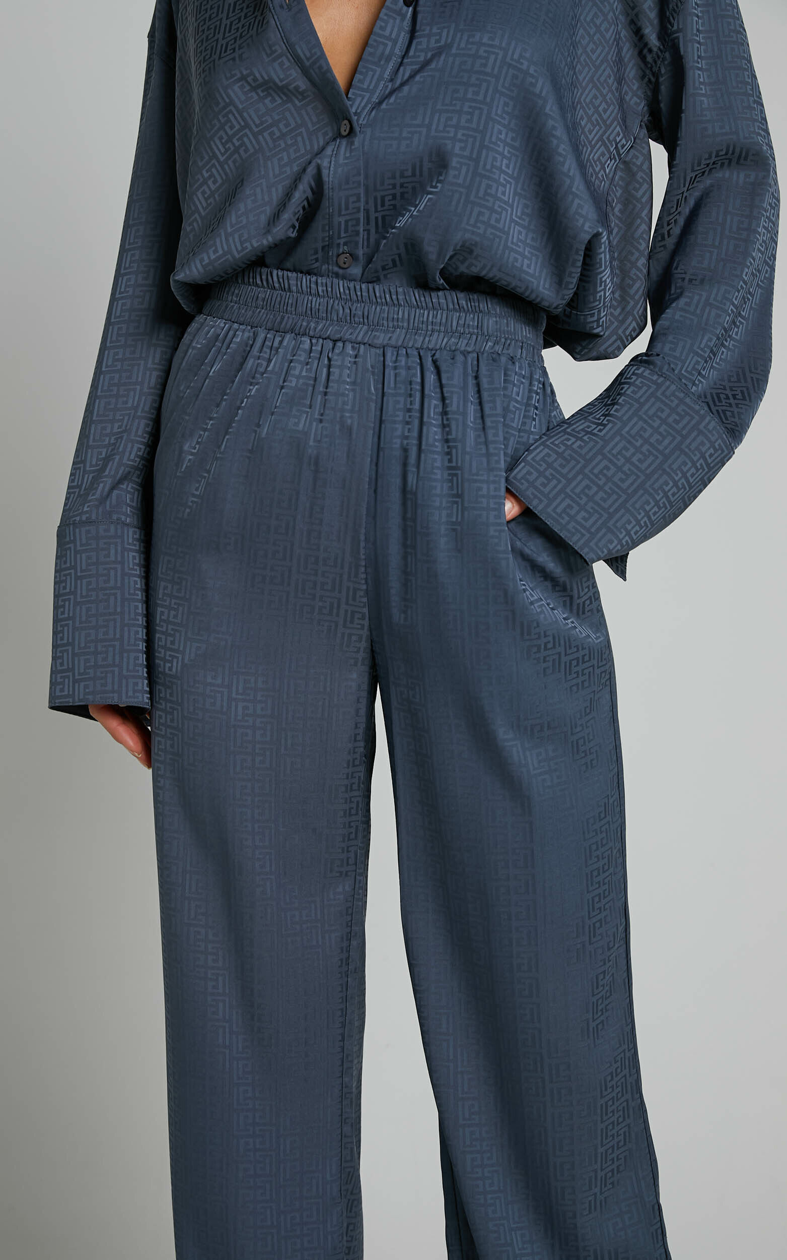 4th And Reckless Mimi Satin Trouser In Blue Geo Showpo